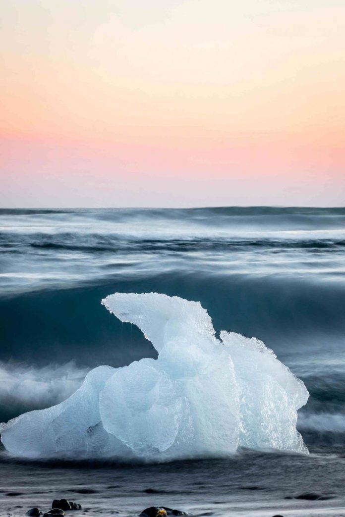 Diamond Beach Iceland & Jokulsarlon Guide 2025: For Winter and Summer Trips